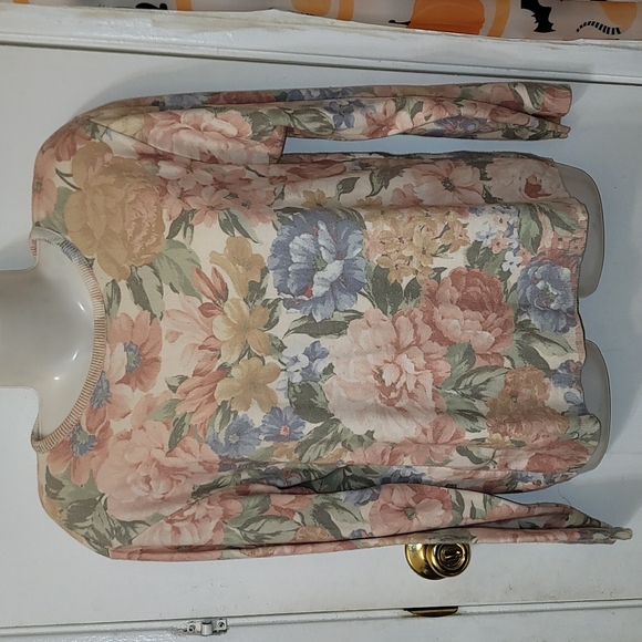 Carly Blake | Sweaters | Vintage Carly Blake Sweatshirt Floral Neutral ...